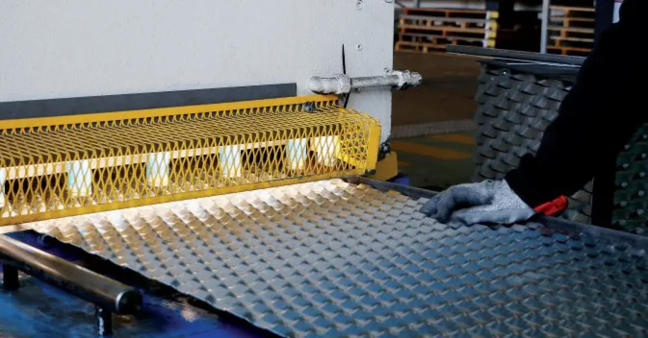 Articolo - Guida alla lamiera stirata, tipi, materiali e processo ...